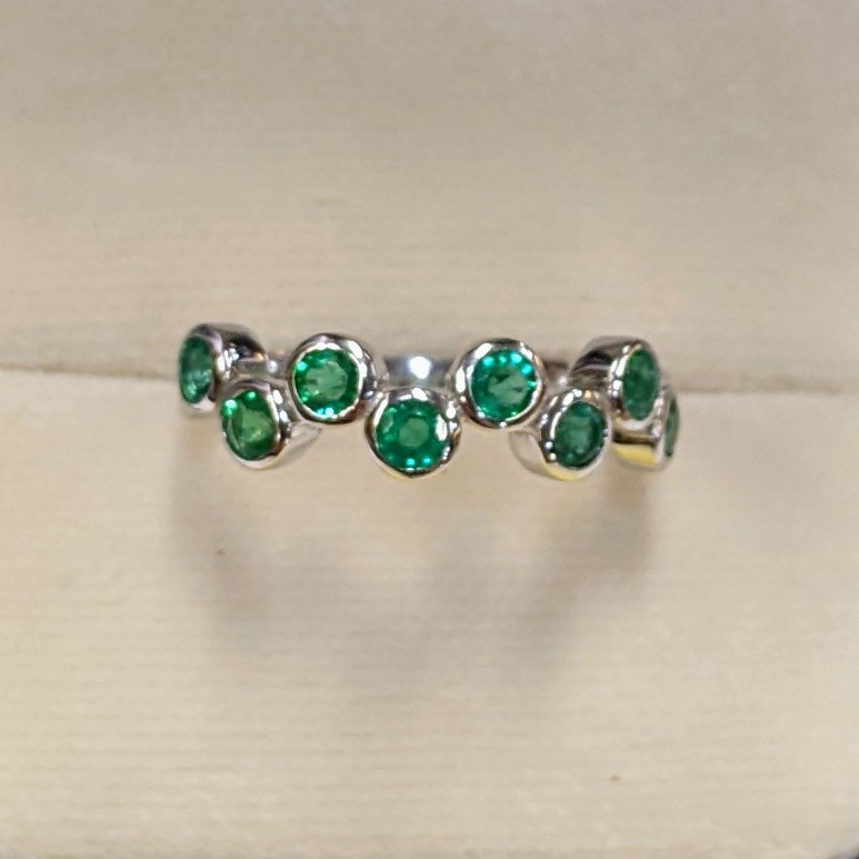 18ct White Gold Emerald Bubble Ring - Howells Jewellers